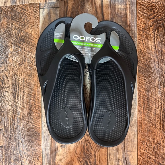 OOFOS | Shoes | Oofos Original Recovery Sandal Black M6 W8 | Poshmark